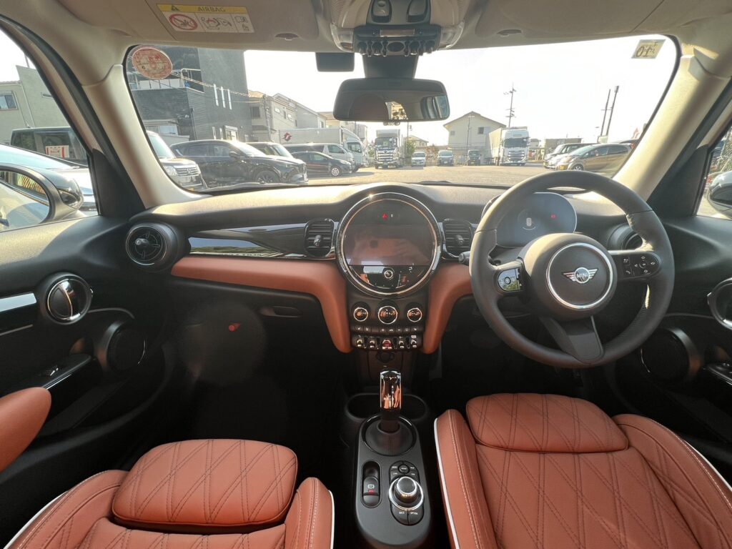 MINI - SSレンタカーは大阪の輸入車・高級車レンタカーサービスです。